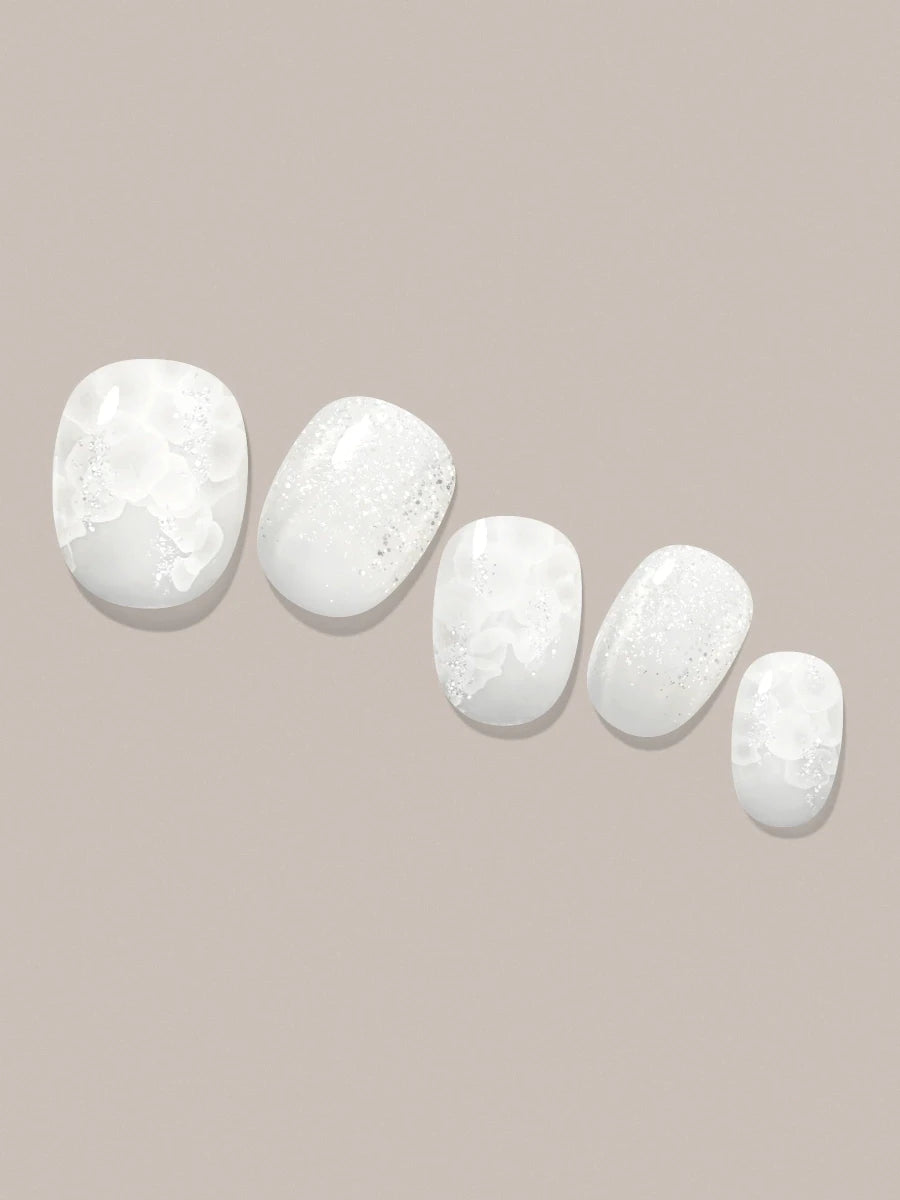 heyhae Semi-Cured Gel Nails – White Silver Ombre | Call Me – Heyhae